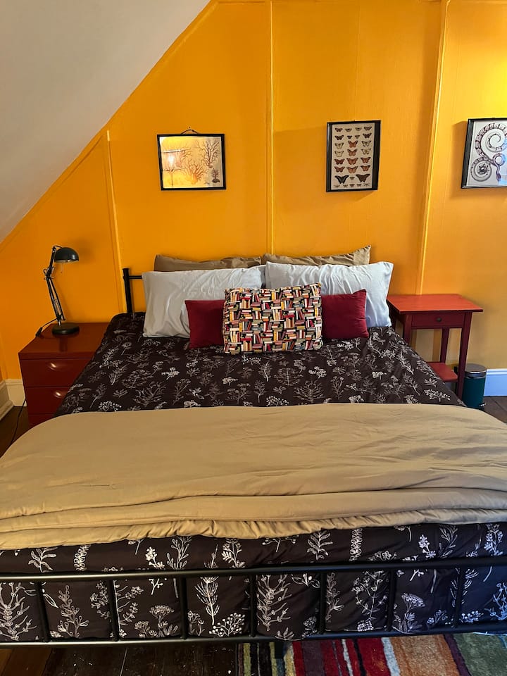 Private Suite With Study - Bethlehem, PA