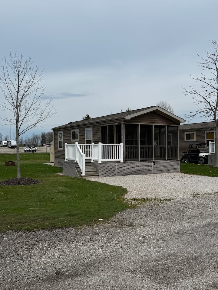 Campsite Cabins Gotl - Geneva-on-the-Lake, OH