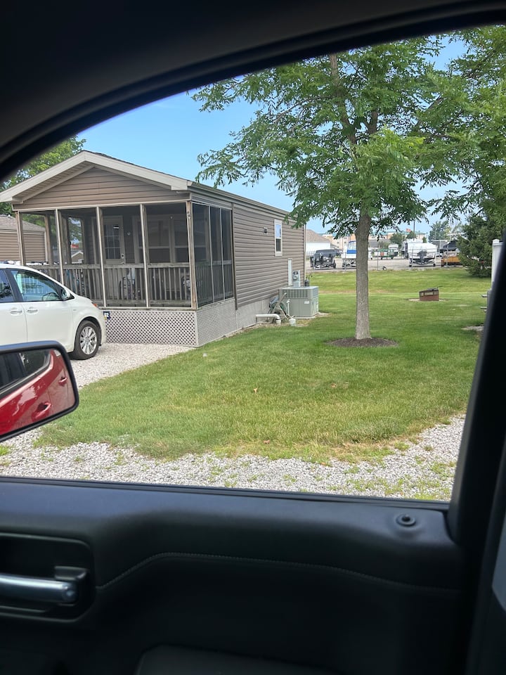 Campsite Cabins Gotl - Geneva-on-the-Lake, OH