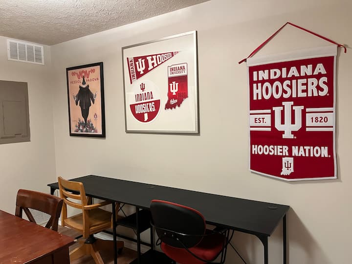 One Mile To Memorial Stadium To And Assembly Hall - Bloomington, IN