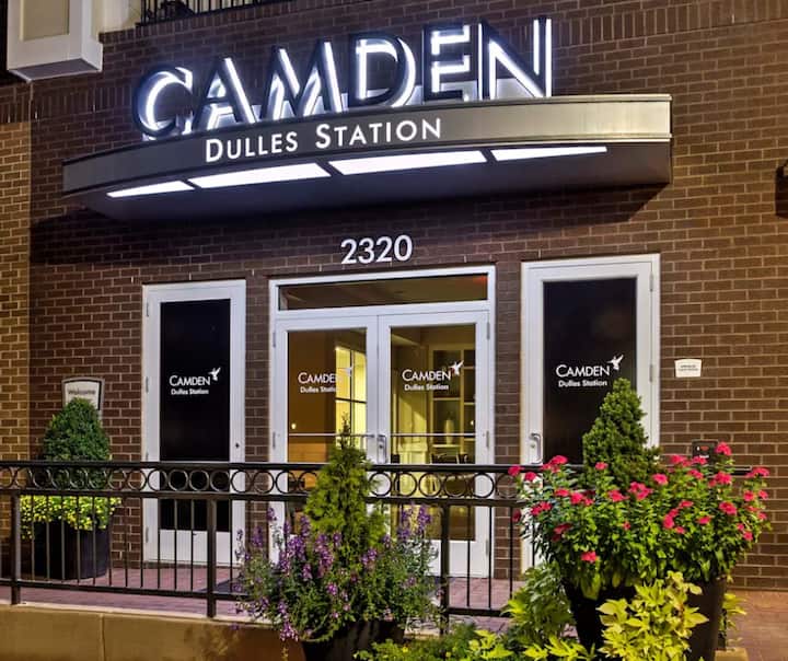 Spacious 3x2 Apartments With Resort-style Comfort - Ashburn, VA