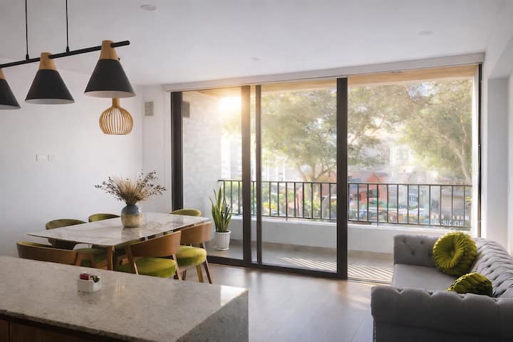 Modern Miraflores Flat | Park View Balcony | King - Lima