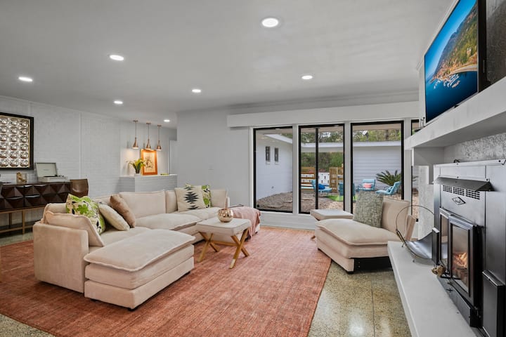 The Big Sip At Sip & Dip | Cozy Retro Retreat - Laurel, MS