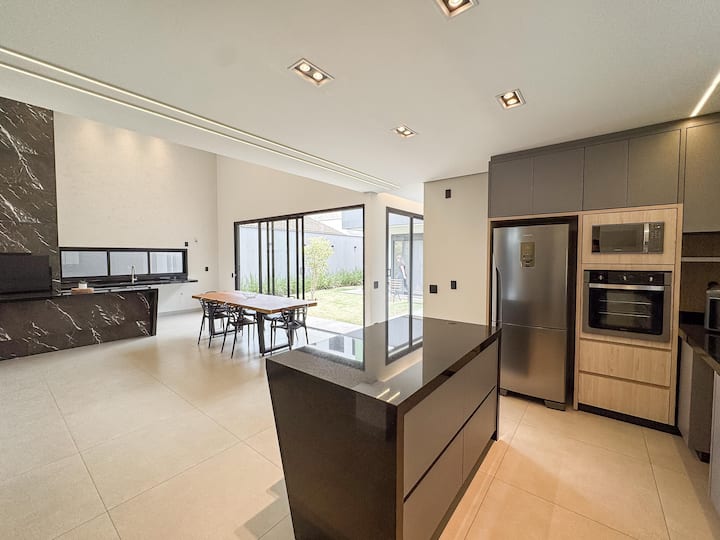 Linda Casa, Com Jardim, 3 Quartos, 3 Garagens - Londrina