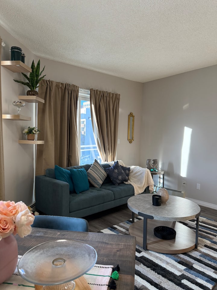 Modern 2br Downtown Apartment W/ Great Views - Edmonton