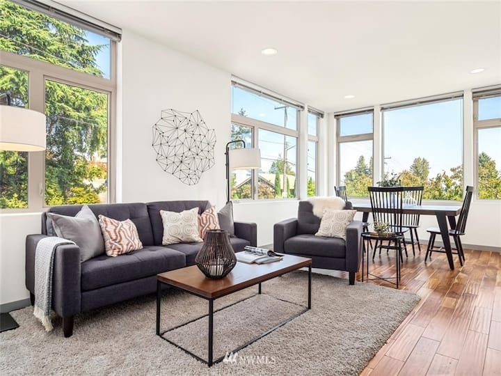 West Seattle Townhome: Rooftop, Parking, Sleeps 8 - Bainbridge Island, WA