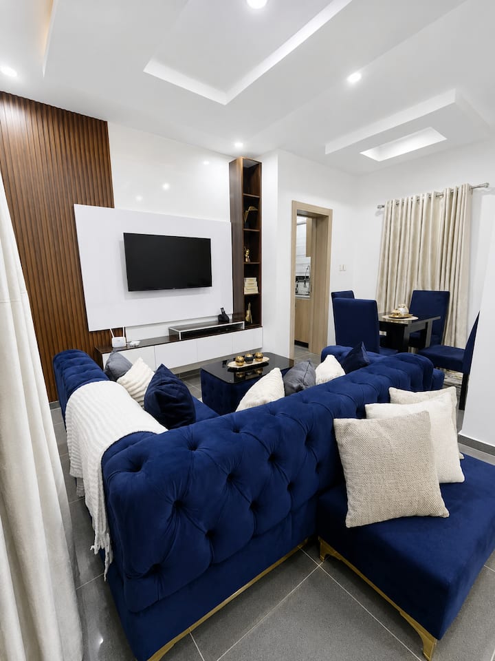Modern 2br | Wifi | 24/7 Power Near Ikeja - Lagos