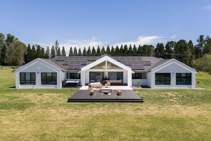 The Riverside House Country Estate - Moss Vale