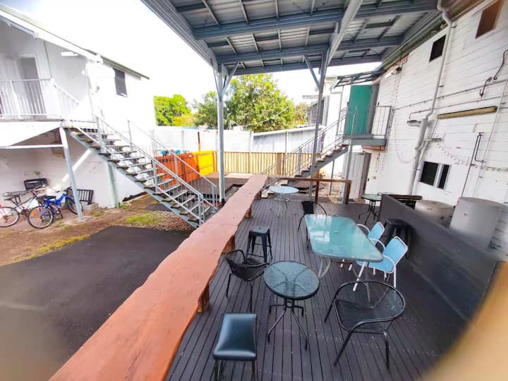 Private Units With Bathroom In House Share Kitchen - Cairns