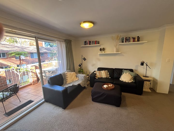 The Lane Cove Lounge. - North Sydney