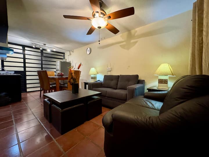 Depa Amplio Con Jardín, Cochera Y Wifi Rápido - San Luis Potosí