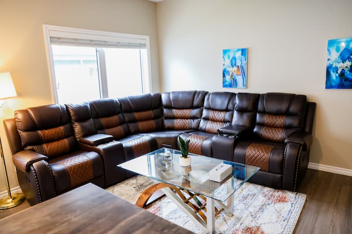 Archi Suites#4br Townh#for Large Families | Groups - Saskatoon