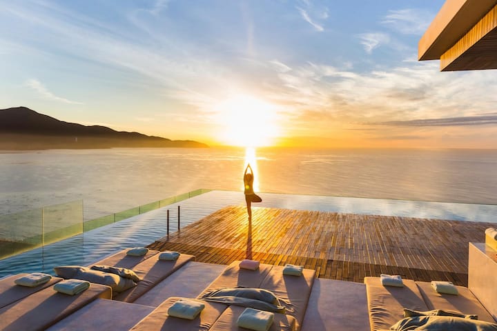 Beach Front 21f * Infinity Pool *Walk Beach*center - Da Nang