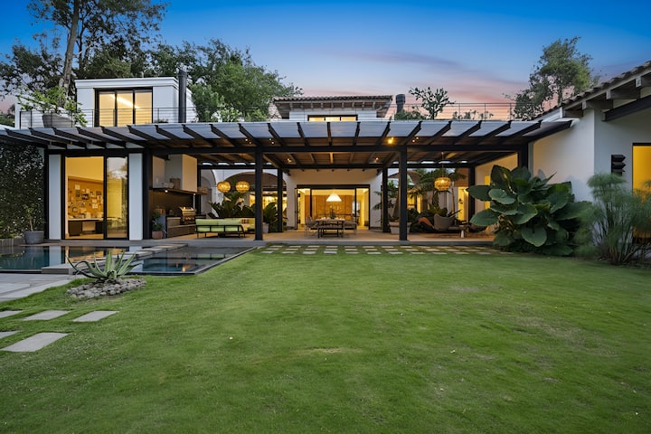 5br Design Villa In Antigua W/ Pool & Volcano View - Guatemala