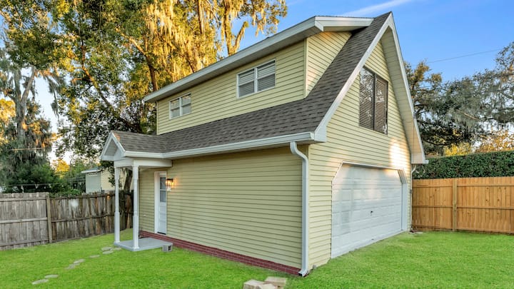 Detached Guest House With King Bed | Sleeps 2 - Lakeland, FL