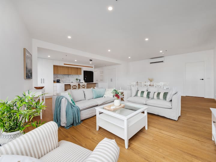 Beachfront Apartment | Golf Course View - Batemans Bay