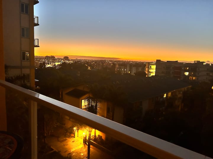 Stylish 1br Haven, Just A Block From Venice Beach! - Santa Monica, CA