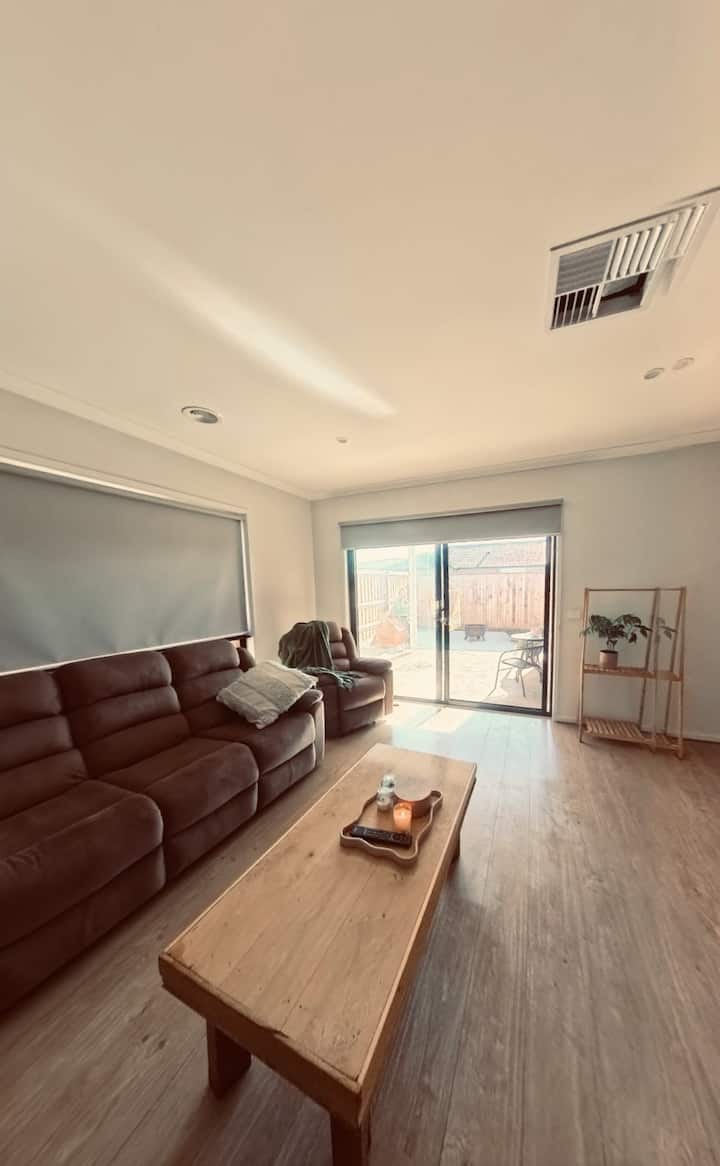 Modern Furnished Family Home - Wallan