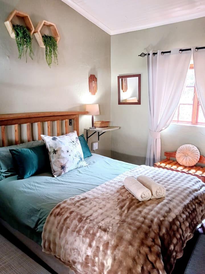 Paardeplaats Nature Retreat
-Jaffrie Room - Lydenburg