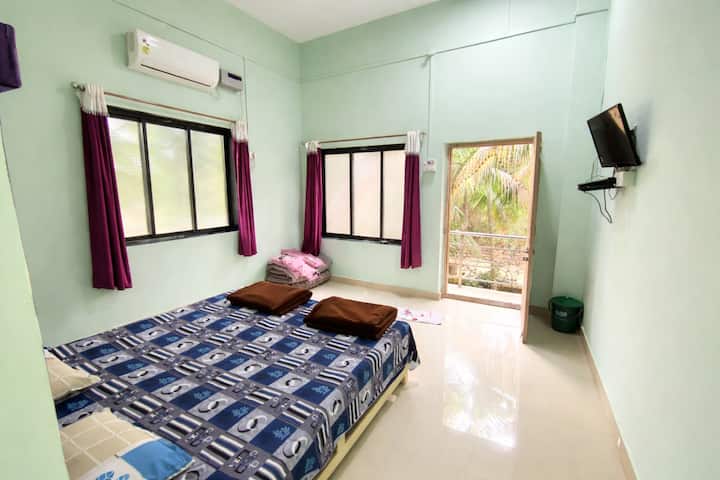 Homestay | Private Room - Shrivardhan