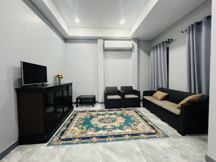 Elegant 3-bedroom Holiday Home In Secured Village - Mae Sot