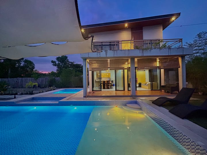 Zambales Getaway Beach Villa |Private Pool & Space - Botolan