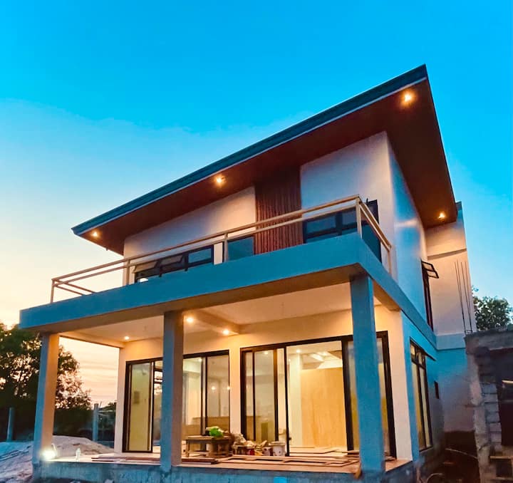 Zambales Getaway Beach Villa |Private Pool & Space - Botolan