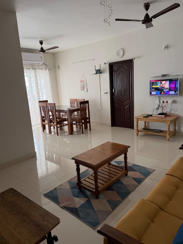 Bright & Airy Fully Ac Apartment | Wi-fi & Parking - Mangaluru