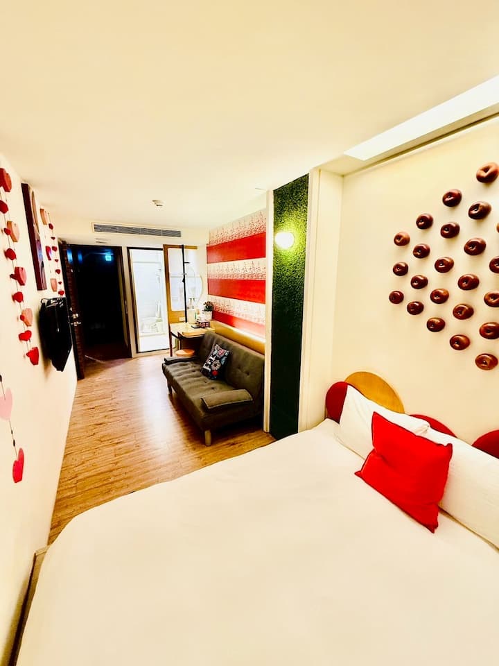 「雙人房型圖」日月潭平價名宿,樓下是水社老街,對面既是水社碼頭~隔壁又可以租自行車,很平價又方便唷~ - 水里鄉