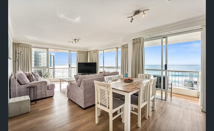 30 Metres To The Beach - Surfers Paradise