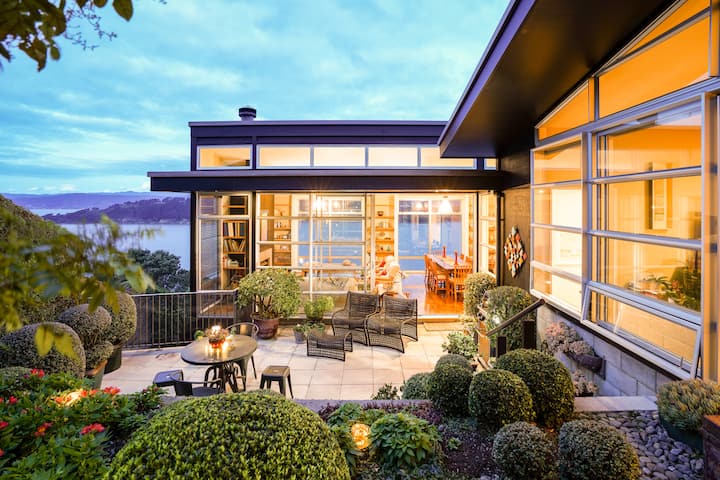 Roseneath Escape - Panoramic Harbour Views - Wellington