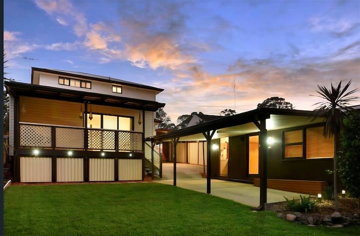 Spacious 4-bedroom Family Home In Dundas Valley - Castle Hill