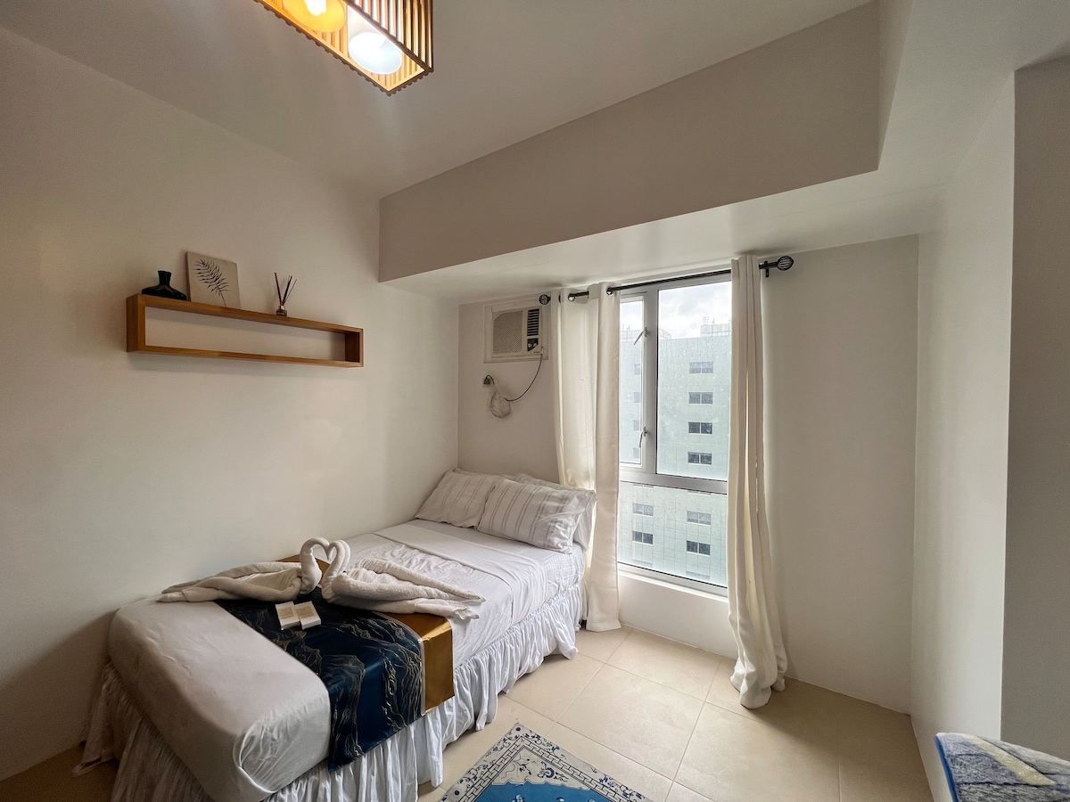 Avida Riala T1 #1021 studio. Internet/Netflix - Airbnb