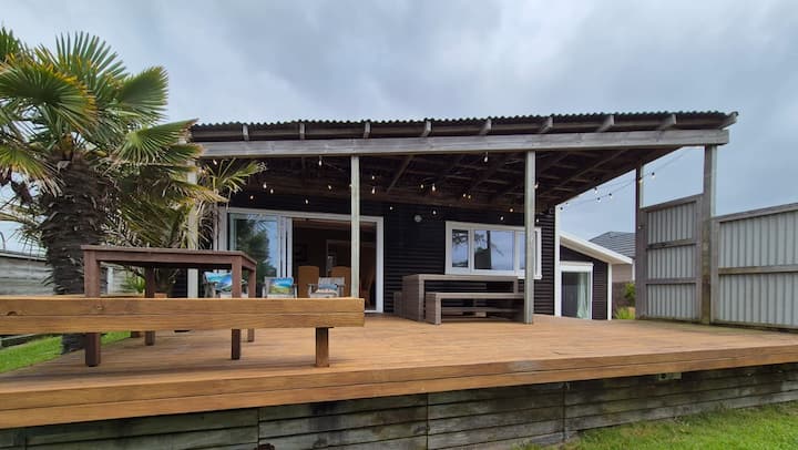 Bach On Oceanbeach Road - Mount Maunganui