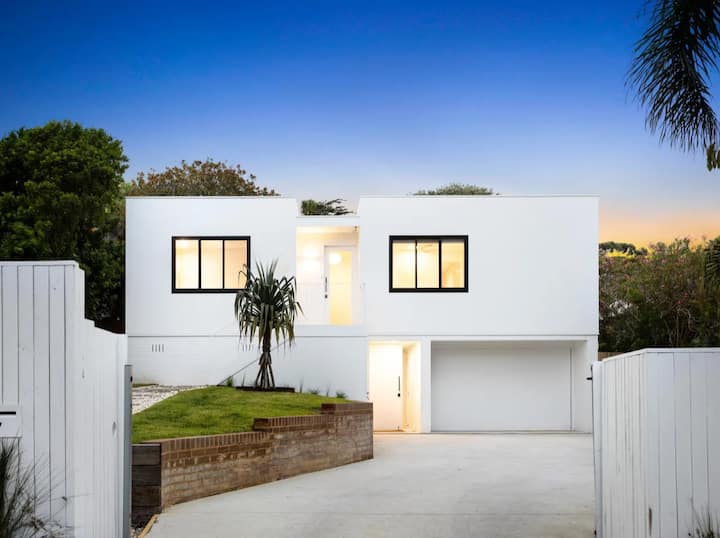 The White House - Scotland Island