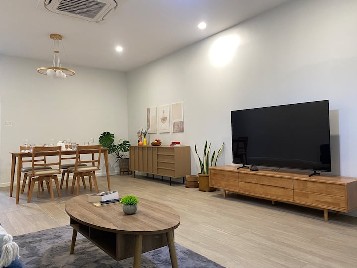 Baan Tonson - Townhouse Steps From Chedi & Markets - Ratchaburi