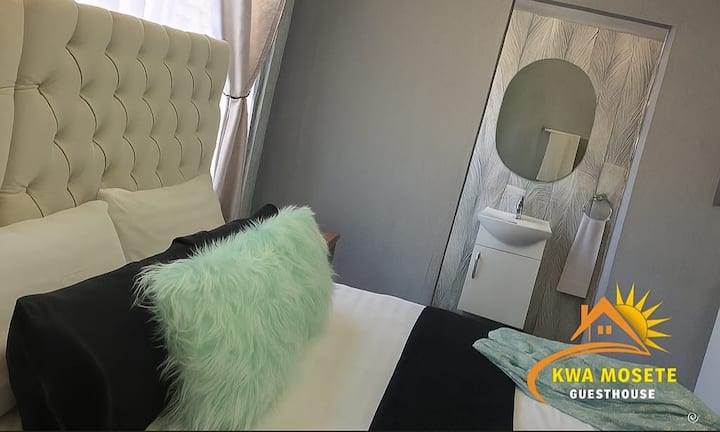 Chic Double Room - Tlhabane