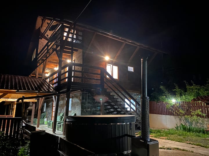 Refugiul Liniștit Pe Malul Lacului Belis - Transylvania