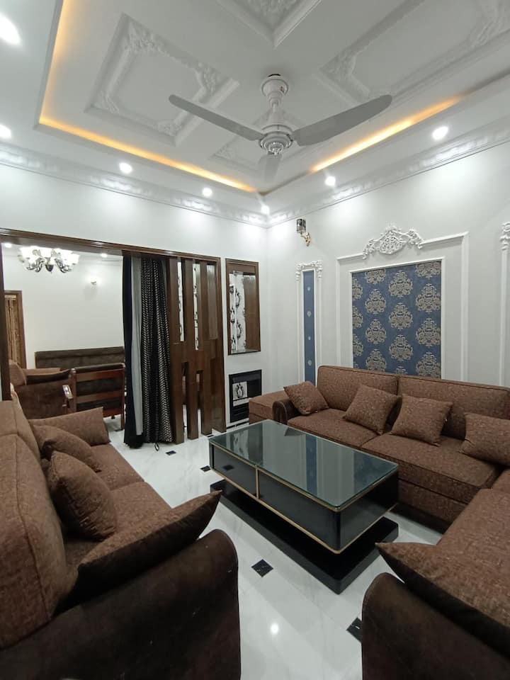 7 Marla Fully Furnished House In Johar Town - 拉哈爾