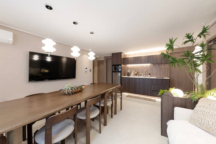 스테이 월넛 _ 홍대인근/ 합정역 2분/ 방 4개, 욕실 2.5개/ 대형숙소/ 엘레베이터 - Seoul