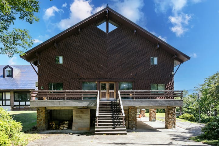 みみずく山荘(Mimizuku )暖炉のある木のコテージ・最大15名の貸切宿【家族・グループ向け】 -