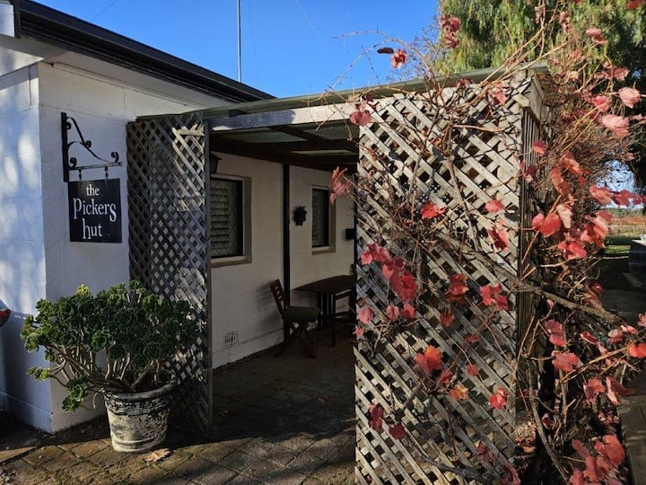 Coonawarra Cottages - Pickers Hut - Penola