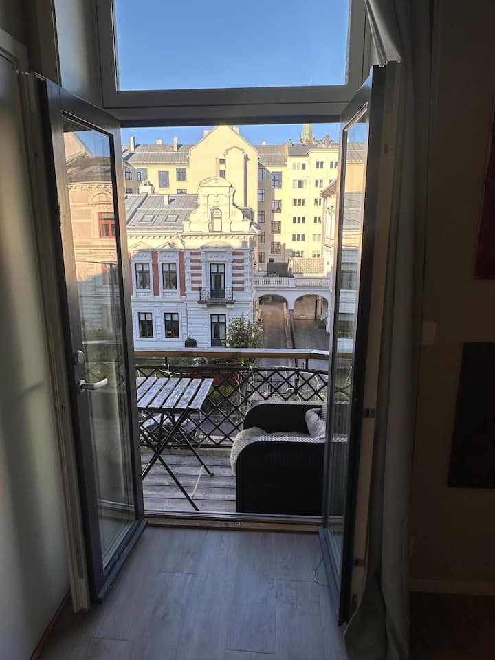 Stilfull Leilighet Med Balkong – Ved Slottet - 오슬로