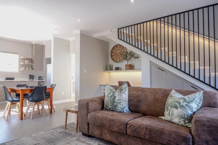 Comfy 2br Stay Near Hoërskool Outeniqua - South Africa