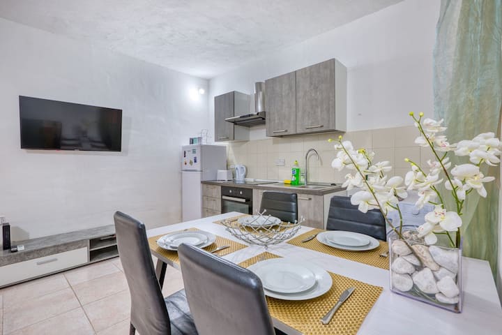 Beach Getaway In Mellieha, Apt 6 - Malta