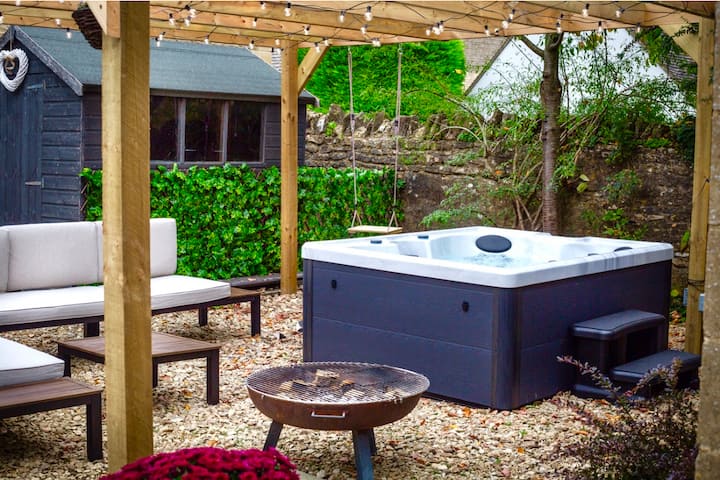 Relaxing Retreat, Cotswolds Cottage With Hot Tub - Witney