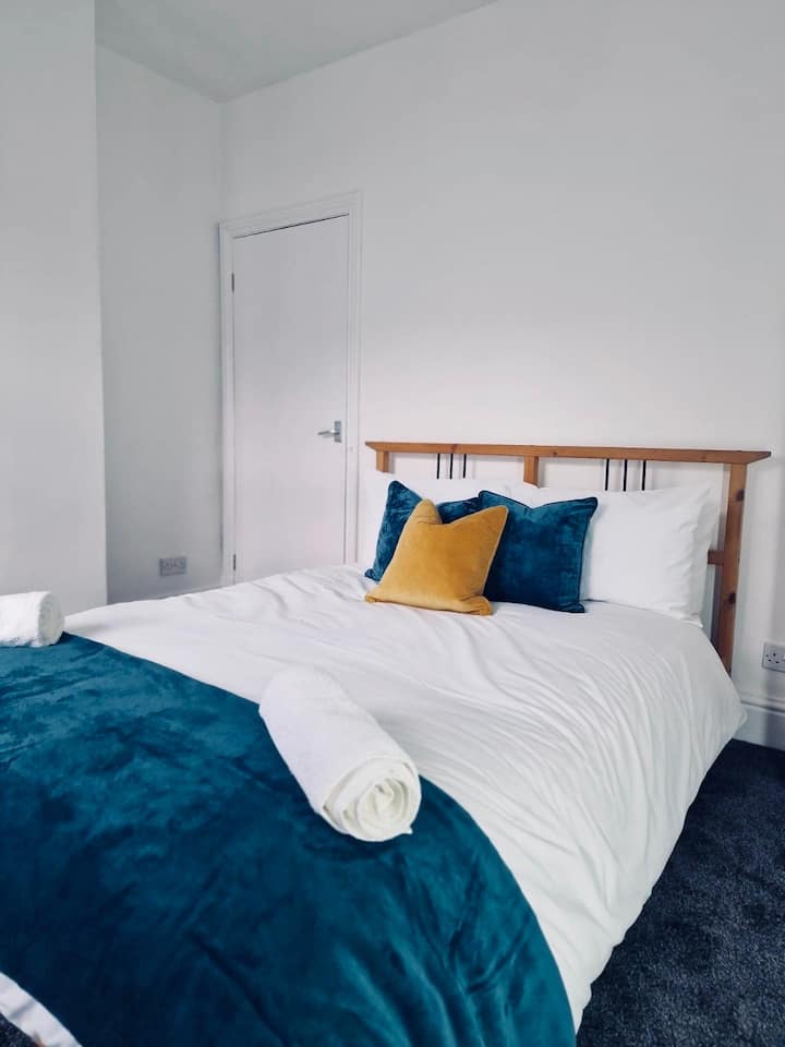 The Tewkesbury Modern Retreat | Sleeps 5 - Leicester