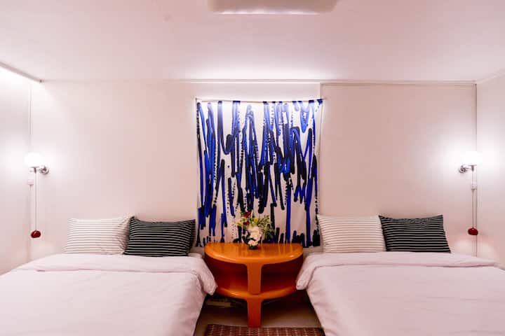 무료주차)홍대5분3룸10인실/올수리 침대4개 명동,광화문,용산10분 강남,잠실30분버스5분 - Seoul