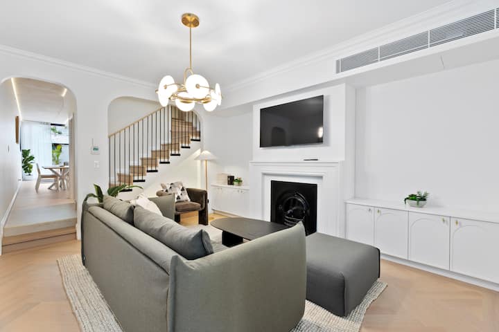 City-view Retreat With Tranquil Rooftop Spa - Coogee