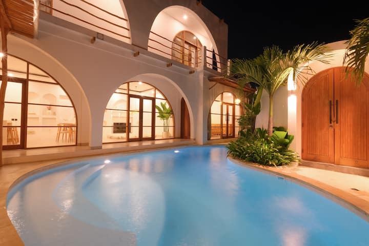 Tropical 3-bedroom Sanctuary In Pererenan - Australia